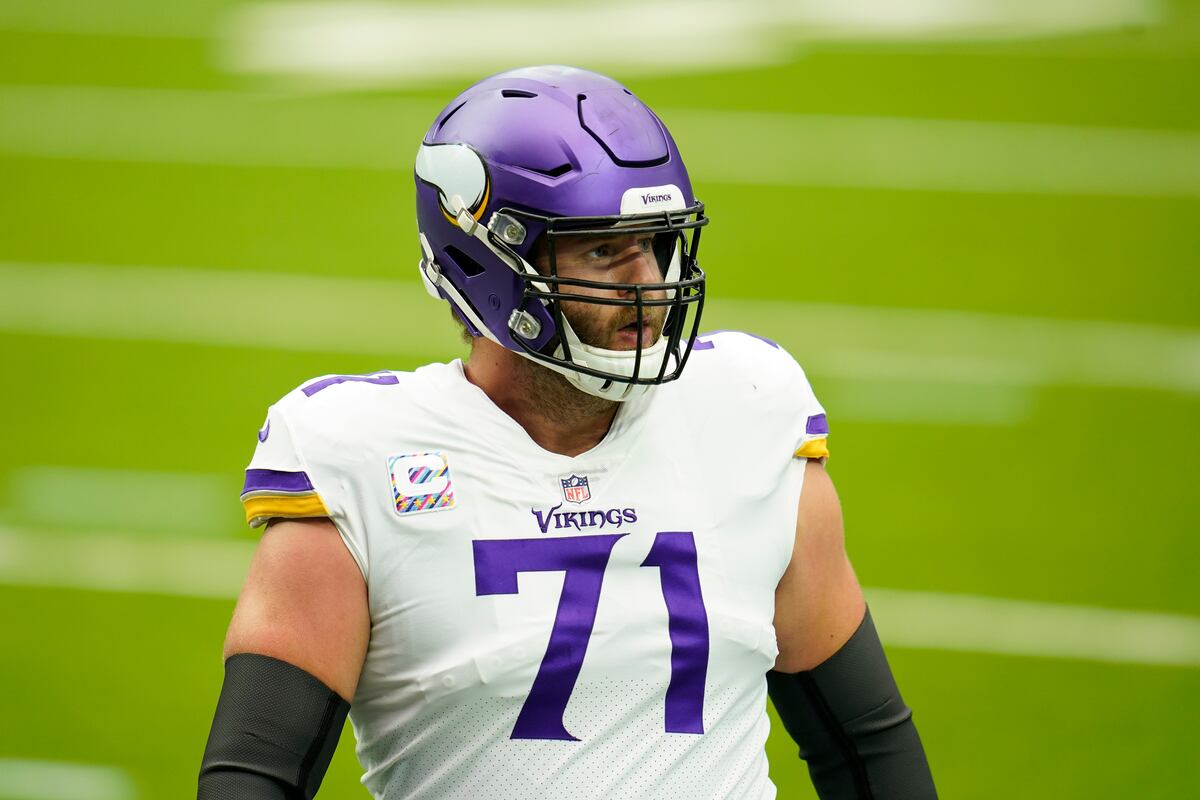 Report: Riley Reiff Trade Was Discussed by Titans, Vikings Prior to ...
