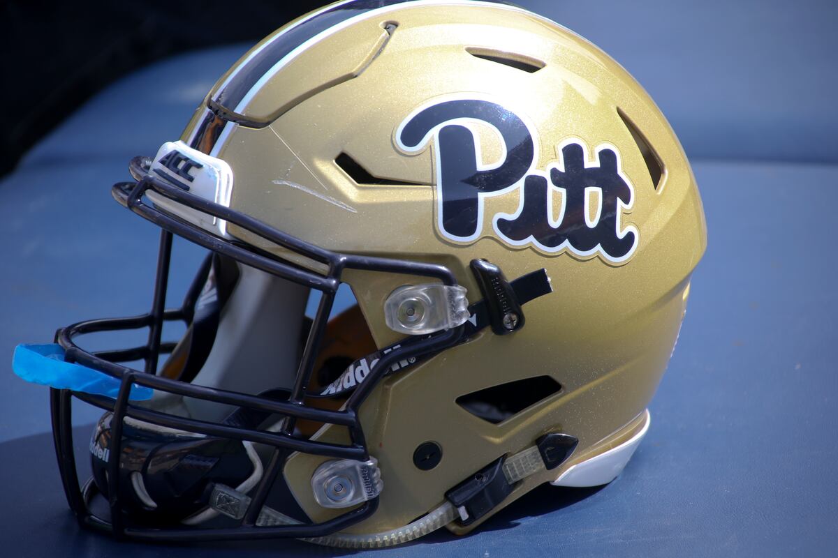 Pittsburgh, Virginia Tech Players to Wear Masks During Play After COVID ...