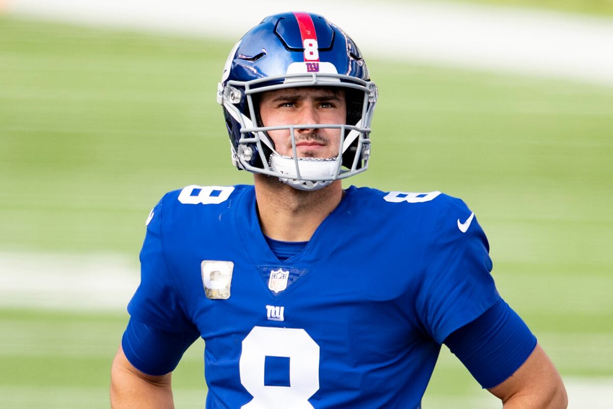 Report: Giants' Daniel Jones 'Likely' to Miss Some Time with Hamstring ...