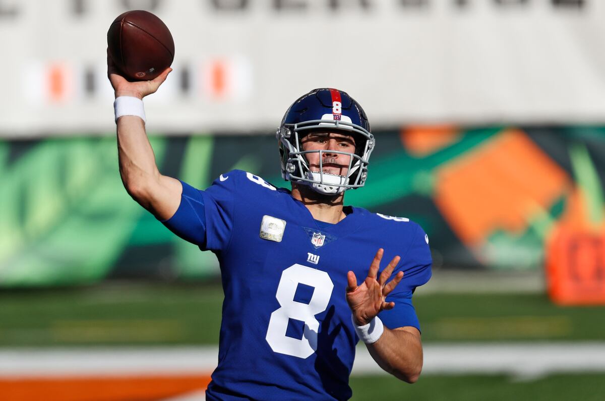 Report: Giants 'Very Optimistic' Daniel Jones Will Return from Injury ...