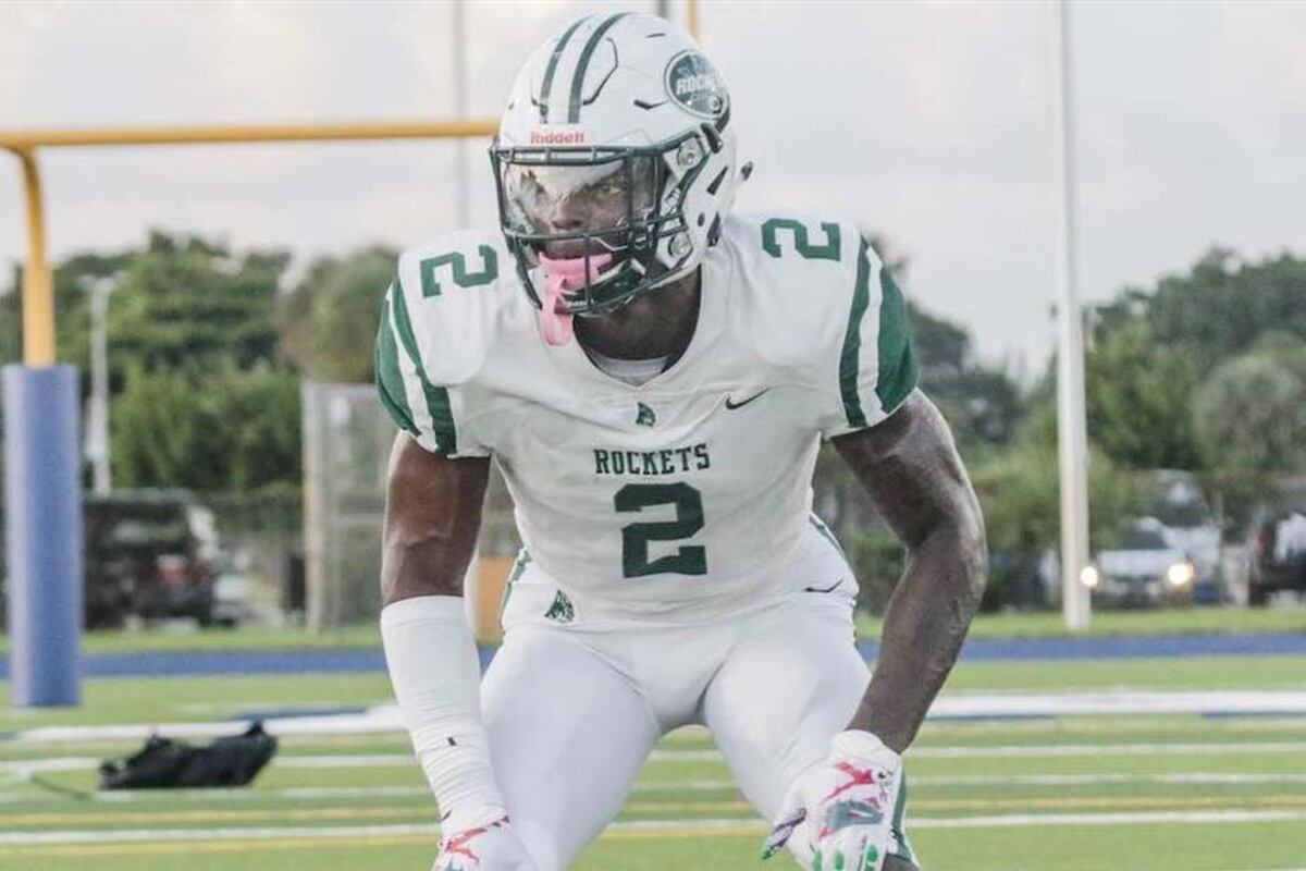 5-Star LB Terrence Lewis Decommits from Tennessee; UT Still His 'Top ...