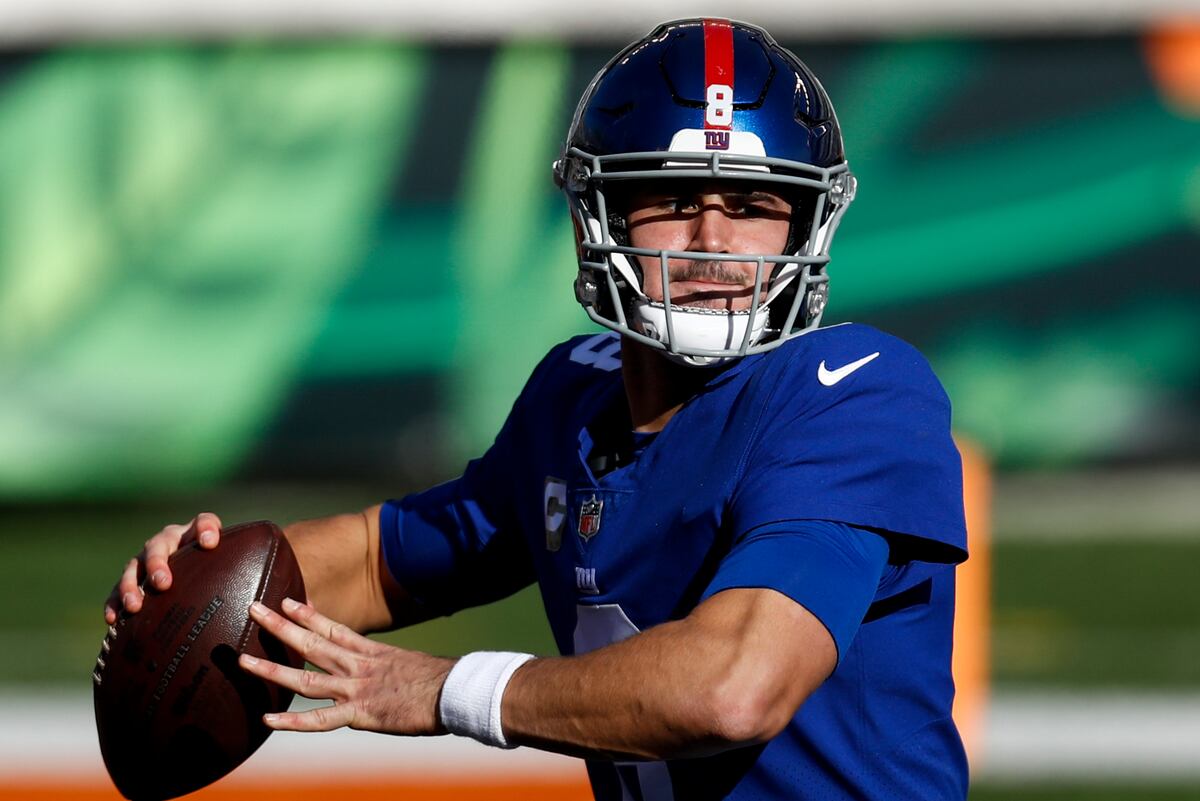 Daniel Jones, Antonio Gibson NFL Injury Statuses and Fantasy Impact for ...