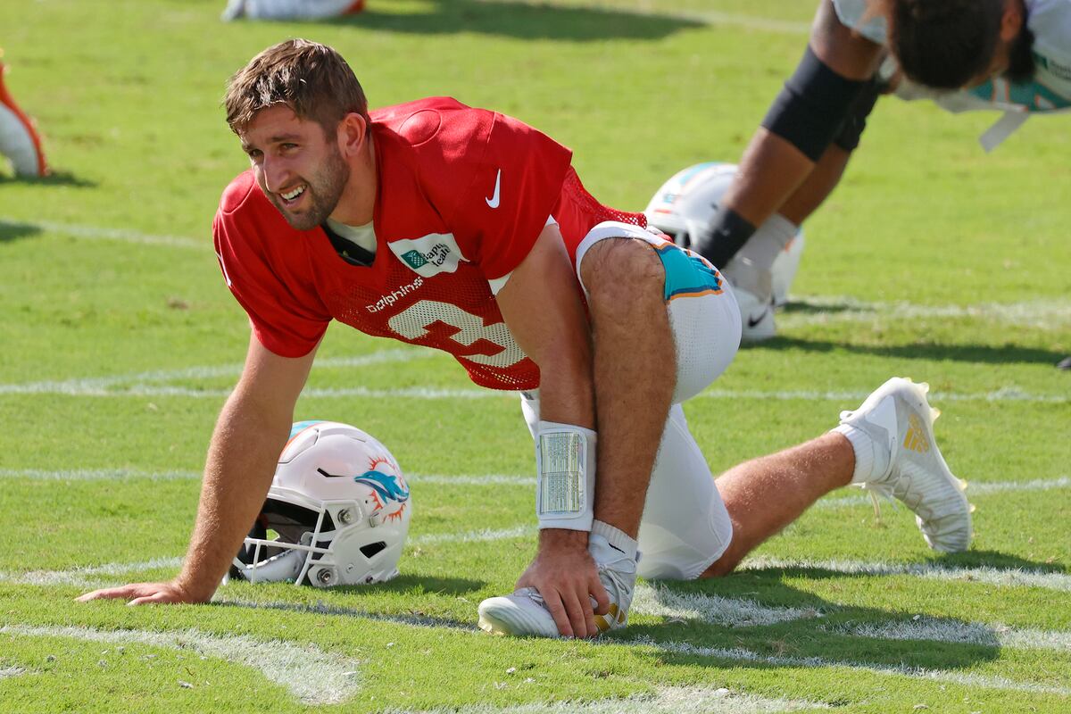 Report: Josh Rosen Signs Contract with 49ers; Garappolo Not Expected to ...