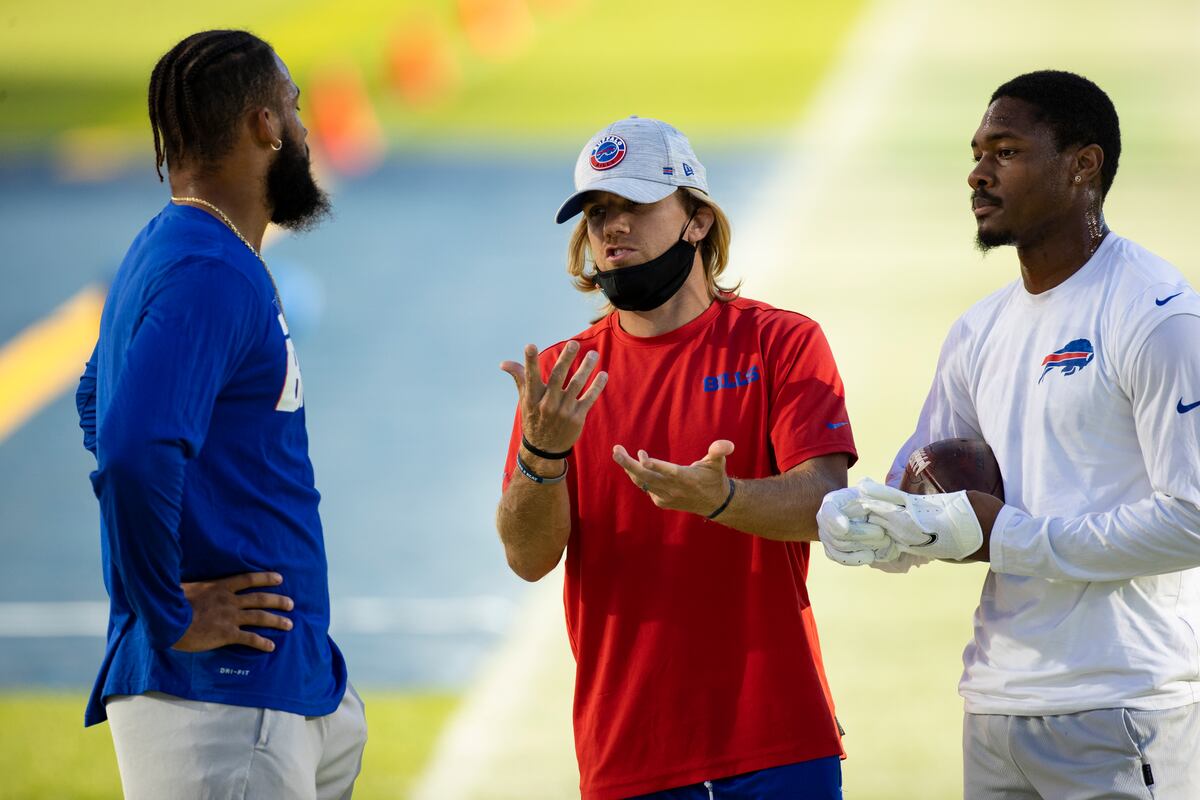 Video: Bills WRs Gift Coach Chad Hall New Truck for Christmas | News ...