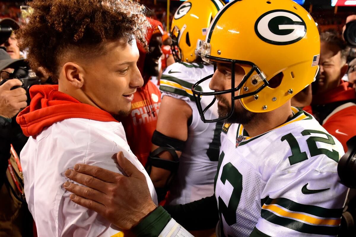 Aaron Rodgers Overtakes Patrick Mahomes as MVP Betting Favorite ...