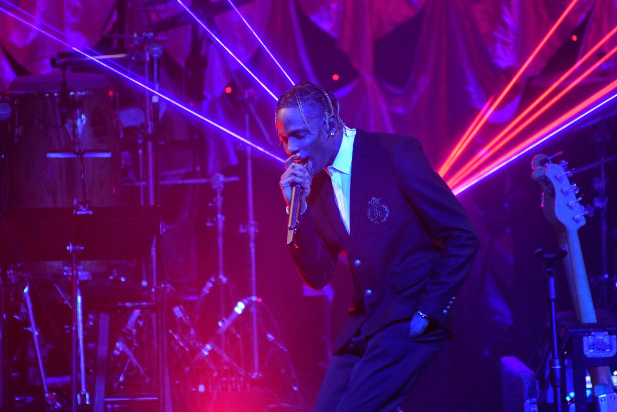 Video: Shaun White Goes Snowboarding with Rapper Travis Scott | News ...