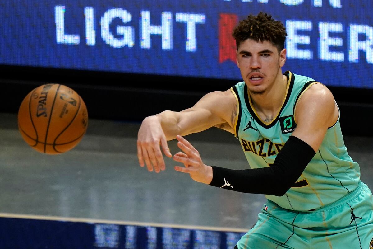 Hornets' LaMelo Ball Donates 500 Blankets to Salvation Army in ...