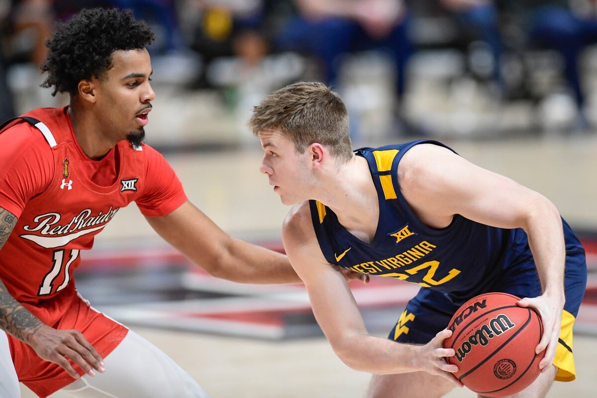 Sean McNeil Outduels Mac McClung as No. 14 West Virginia Upsets No. 7 ...