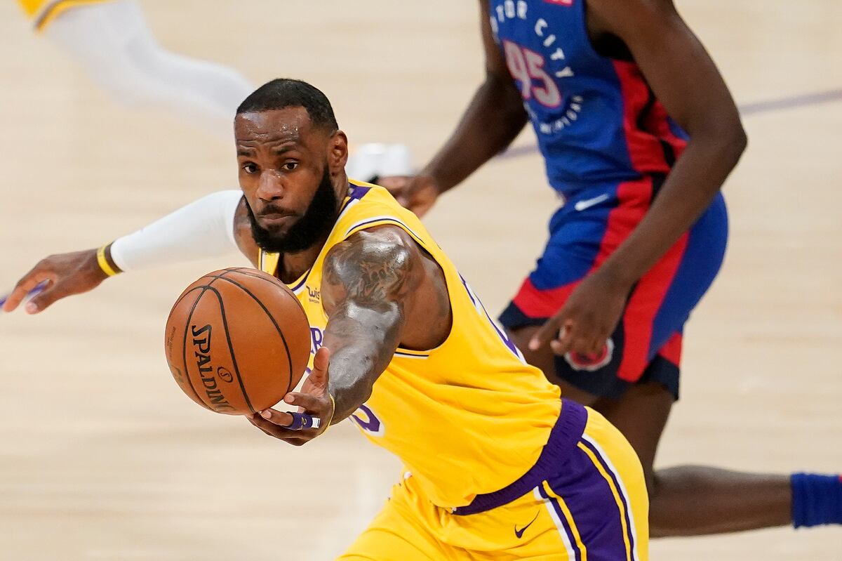 Lakers' LeBron James Breaks Karl Malone's NBA Record for Most Career ...