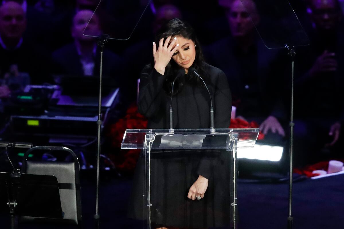 Judge: Vanessa Bryant Can Obtain Names of Deputies Who Shared Kobe ...