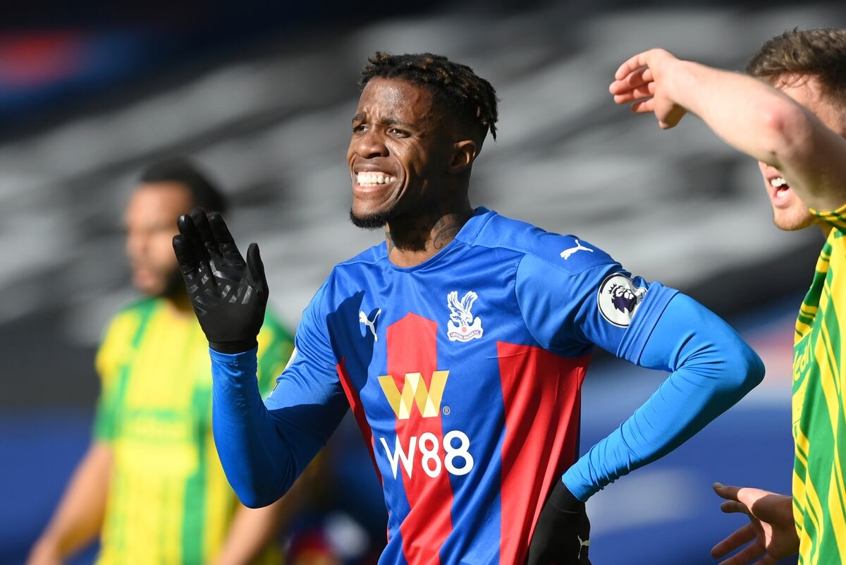 Wilfried Zaha Becomes 1st EPL Player to Not Kneel Since Demonstrations ...