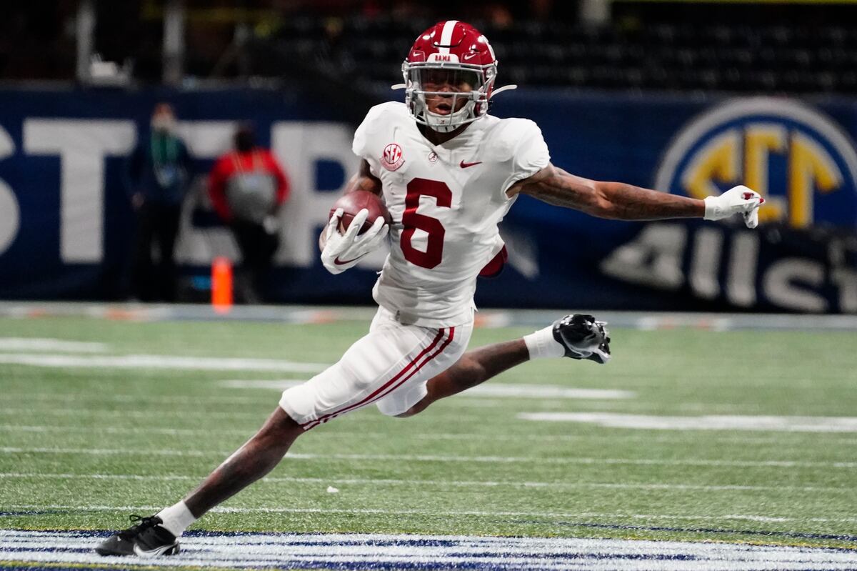 DeVonta Smith Tweets Photo in Alabama Basketball Jersey: 'Put Me in ...