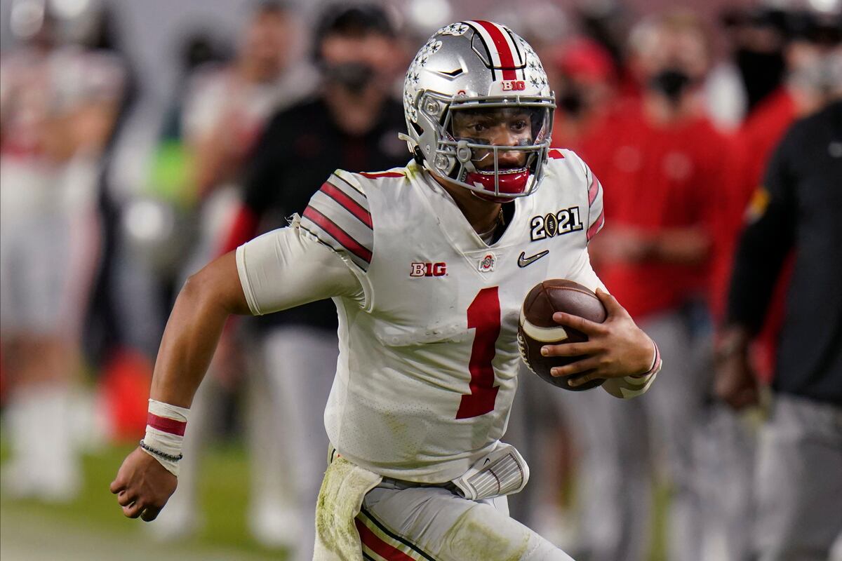 Video: Justin Fields Runs Unofficial 4.44-Second 40-Yard Dash at OSU ...