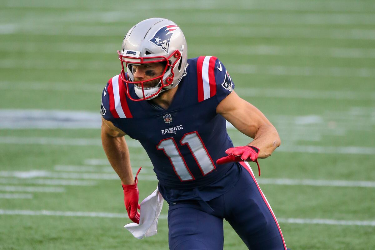 NFL Legend Terrell Davis Says Julian Edelman a Hall of Famer Amid ...