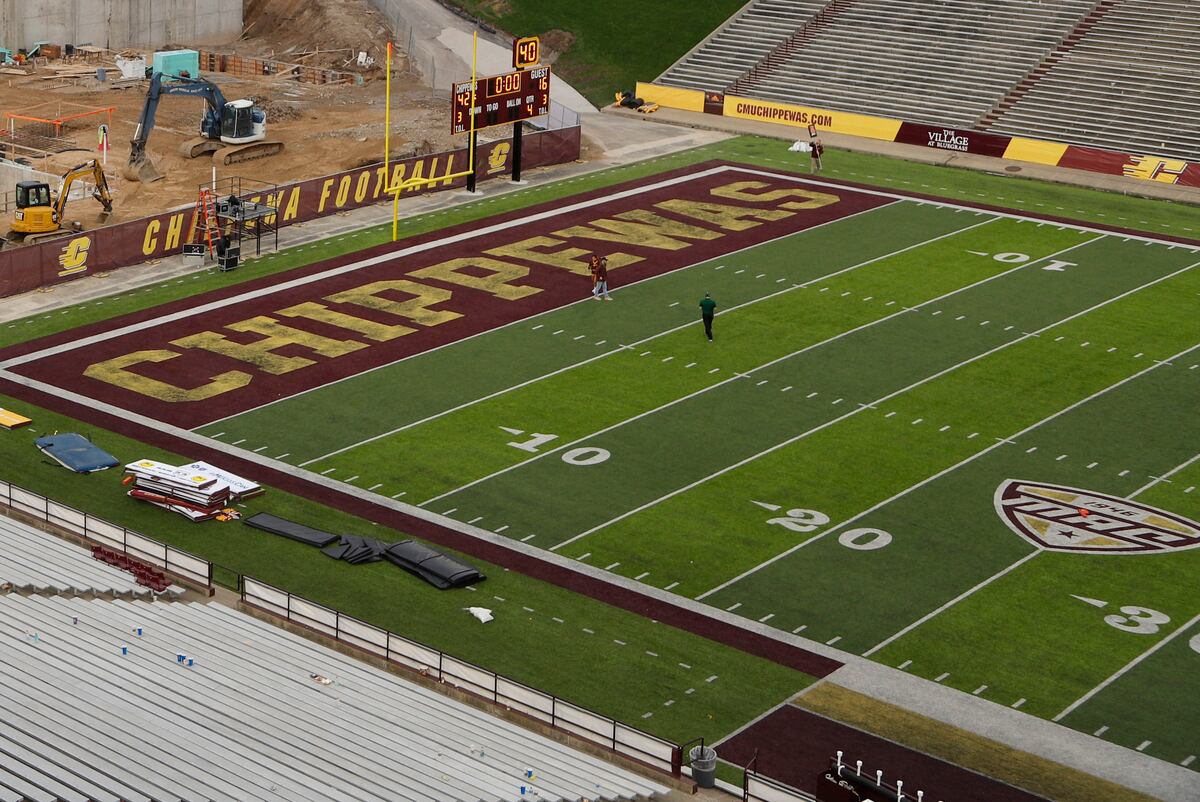 Central Michigan QB John Keller in Serious Condition After Shooting at ...