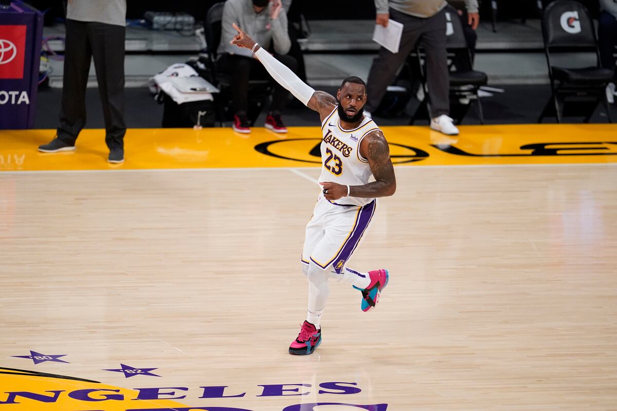 LeBron James Exquisite Rookie Card Sells for $5.2M; Ties Mickey Mantle ...