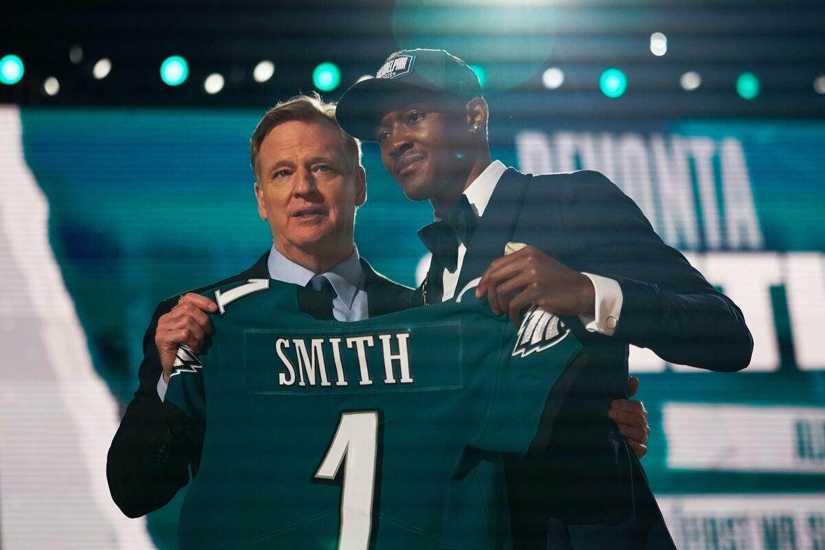 Jalen Hurts Welcomes DeVonta Smith to Eagles: 'Run It Back Then My Boy ...