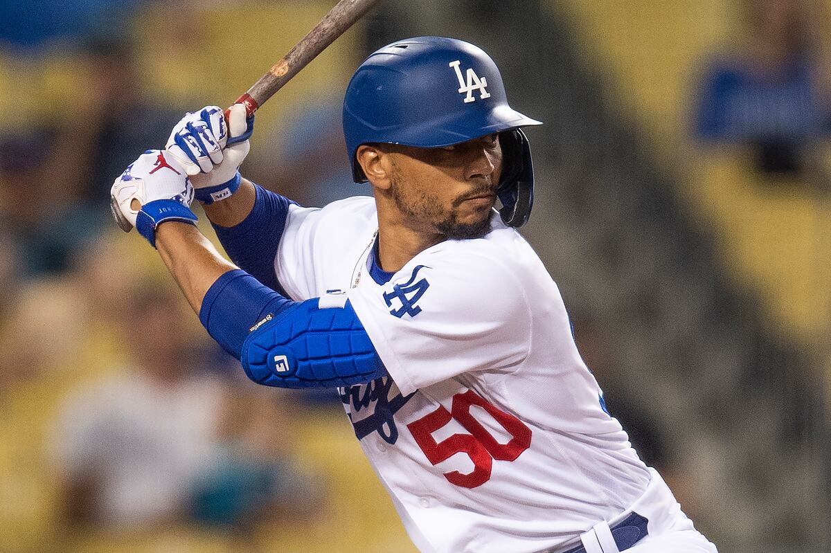 Dodgers' Mookie Betts Leaves Game vs. Rockies Because of Hip Injury ... Dodgers' Mookie Betts Leaves Game vs. Rockies Because of Hip Injury ...