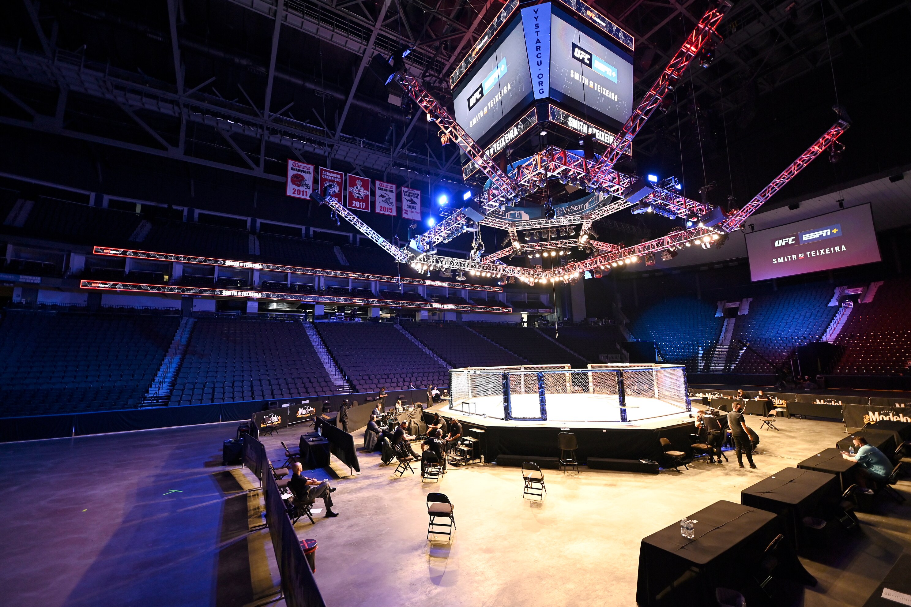 Ufc Octagon Empty
